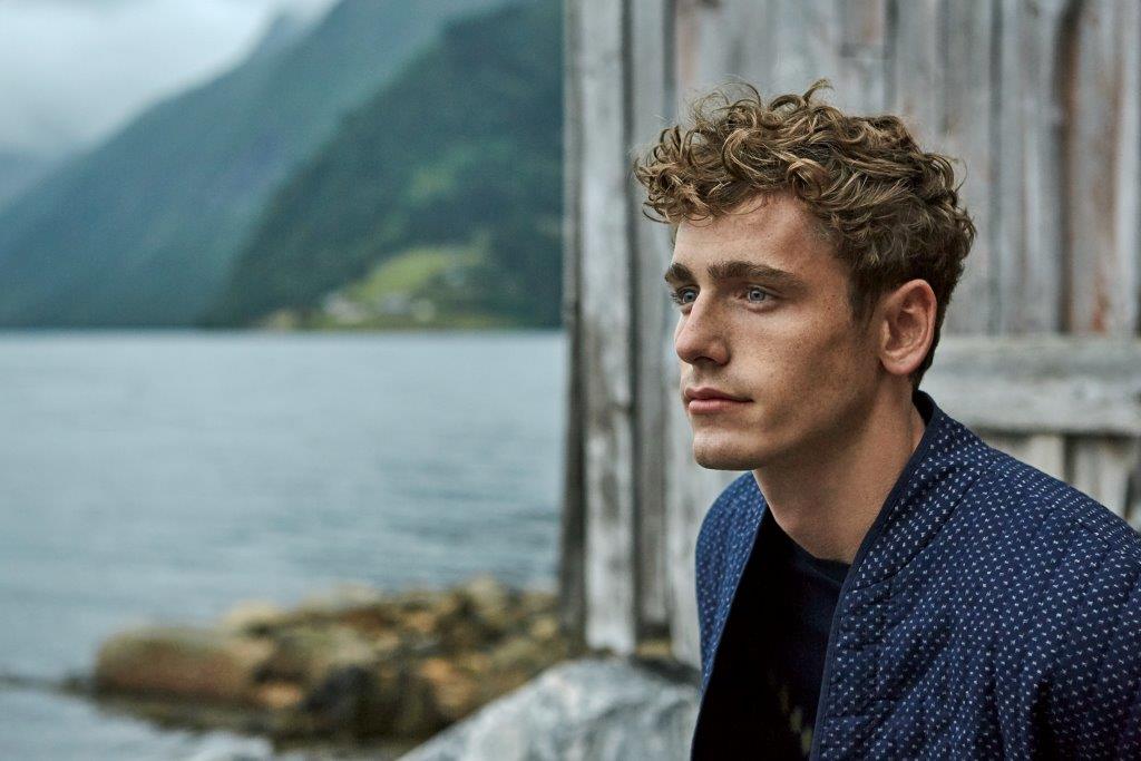 Tom Webb is in the New Campaign 'Escape' A/W17 from Stradivarius Man ...