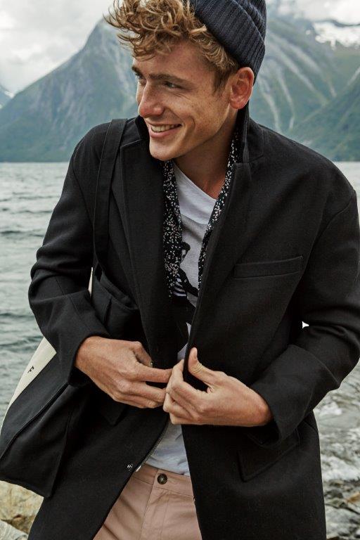 Tom Webb is in the New Campaign 'Escape' A/W17 from Stradivarius Man ...