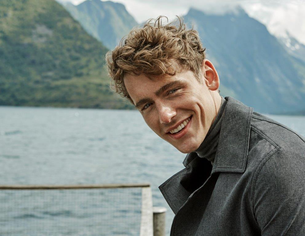 Tom Webb is in the New Campaign 'Escape' A/W17 from Stradivarius Man ...