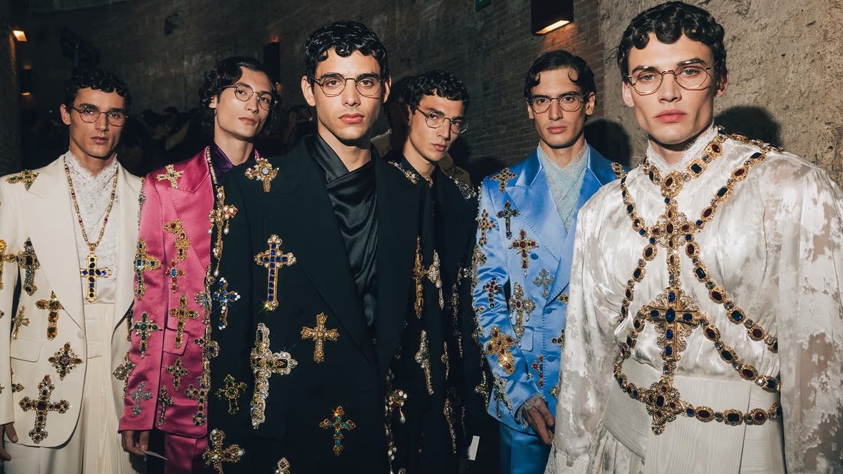 A Sacred Procession: Dolce & Gabbana Alta Sartoria 2025 Transforms Rome ...